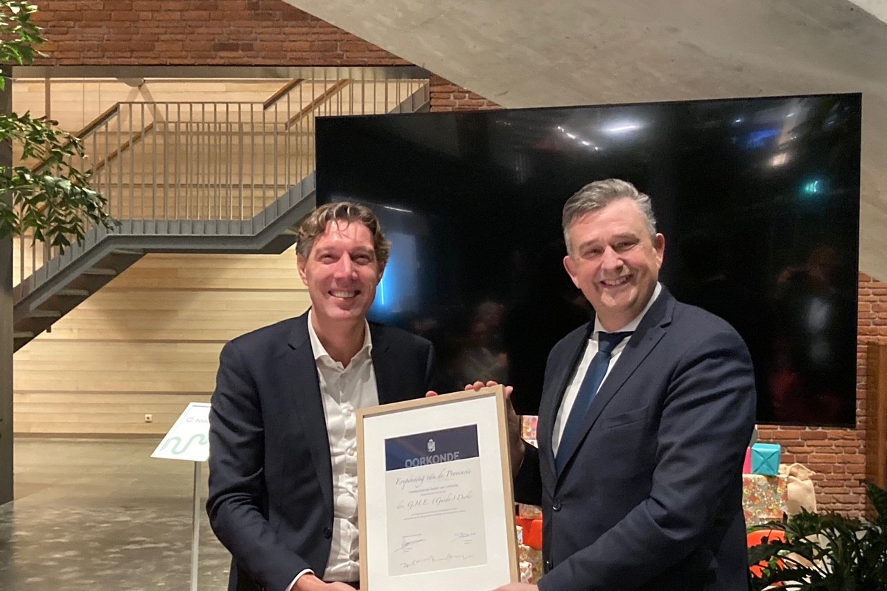 Guido Derks receives honorary medal for services to Limburg - Einstein ...