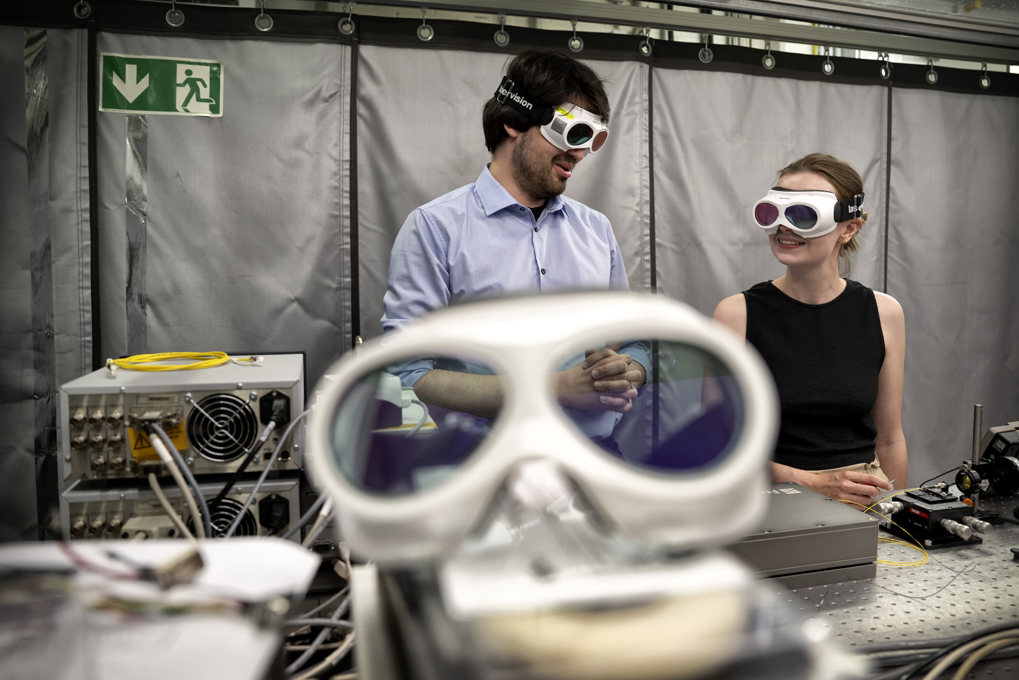 Akense laserbouwers jagen op onzichtbare zwaartekrachtsgolven ...